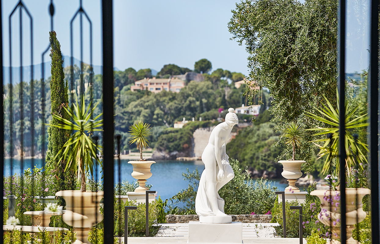 Greznās un elegantās viesnīcas “Grecotel Corfu Imperial Luxury Beach ...